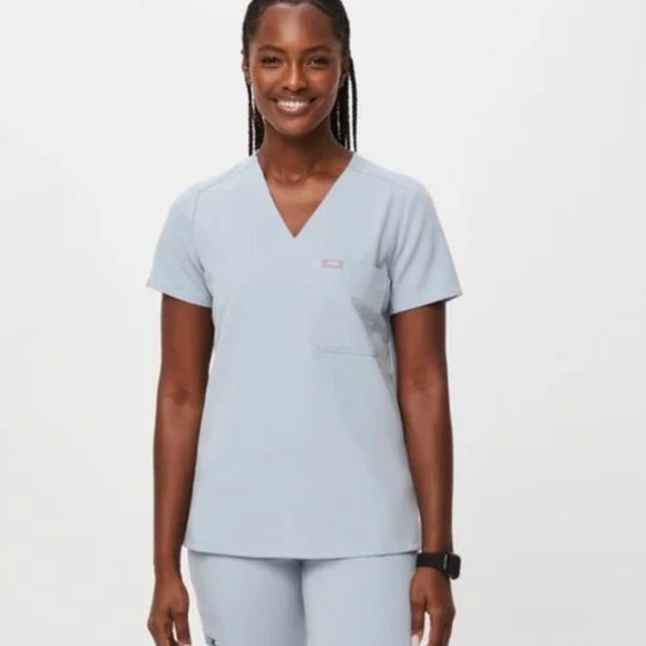 Figs | Tops | Figs Womens Catarina One Pocket Scrub Top In Size Small ...